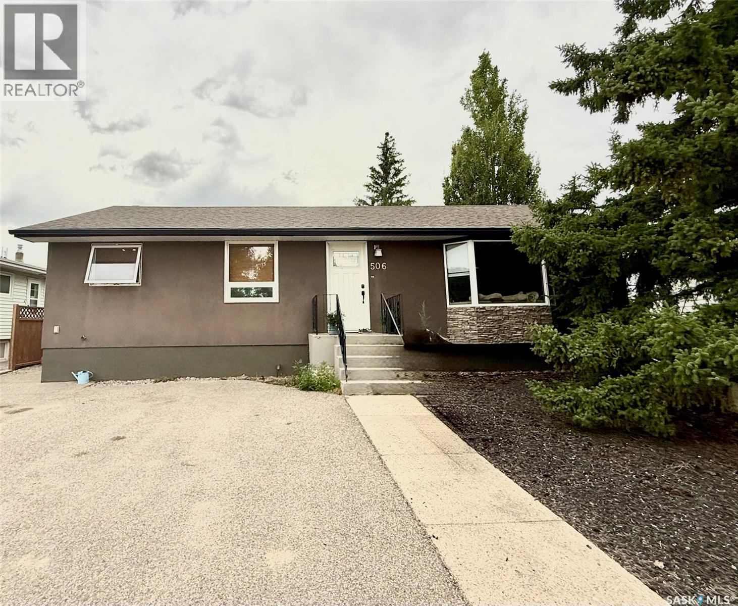 For sale: 506 4th AVENUE W, Kindersley, Saskatchewan S0L1S0 - SK016027 ...