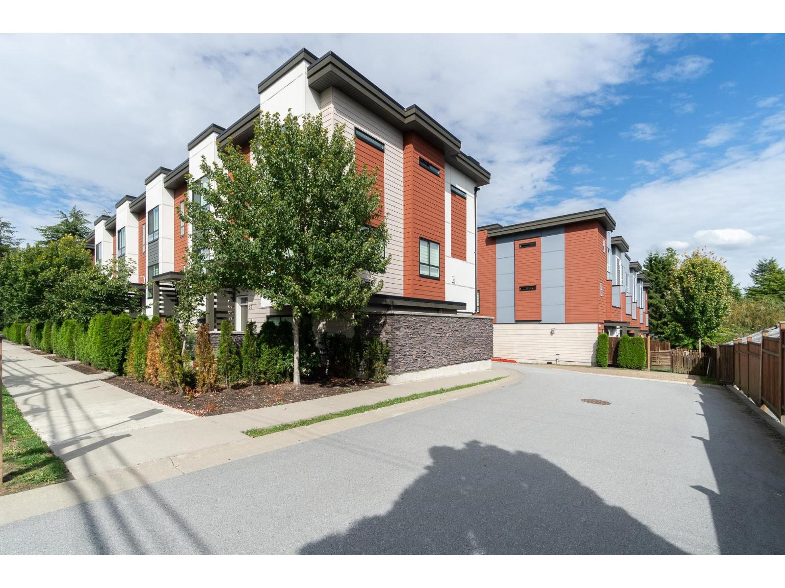 For sale: 6 1670 160 STREET, Surrey, British Columbia V4A0C6 - R3037750 ...