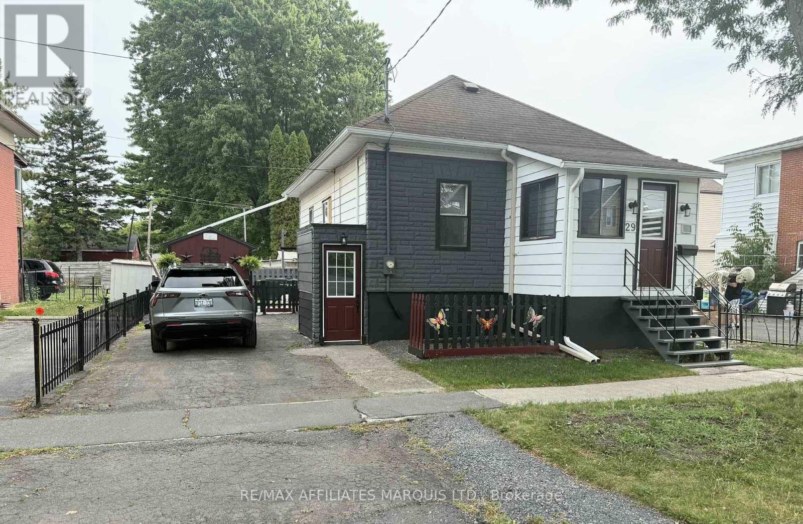 For sale: 29 SEYMOUR AVENUE, Cornwall (Cornwall), Ontario K6J4L9 ...