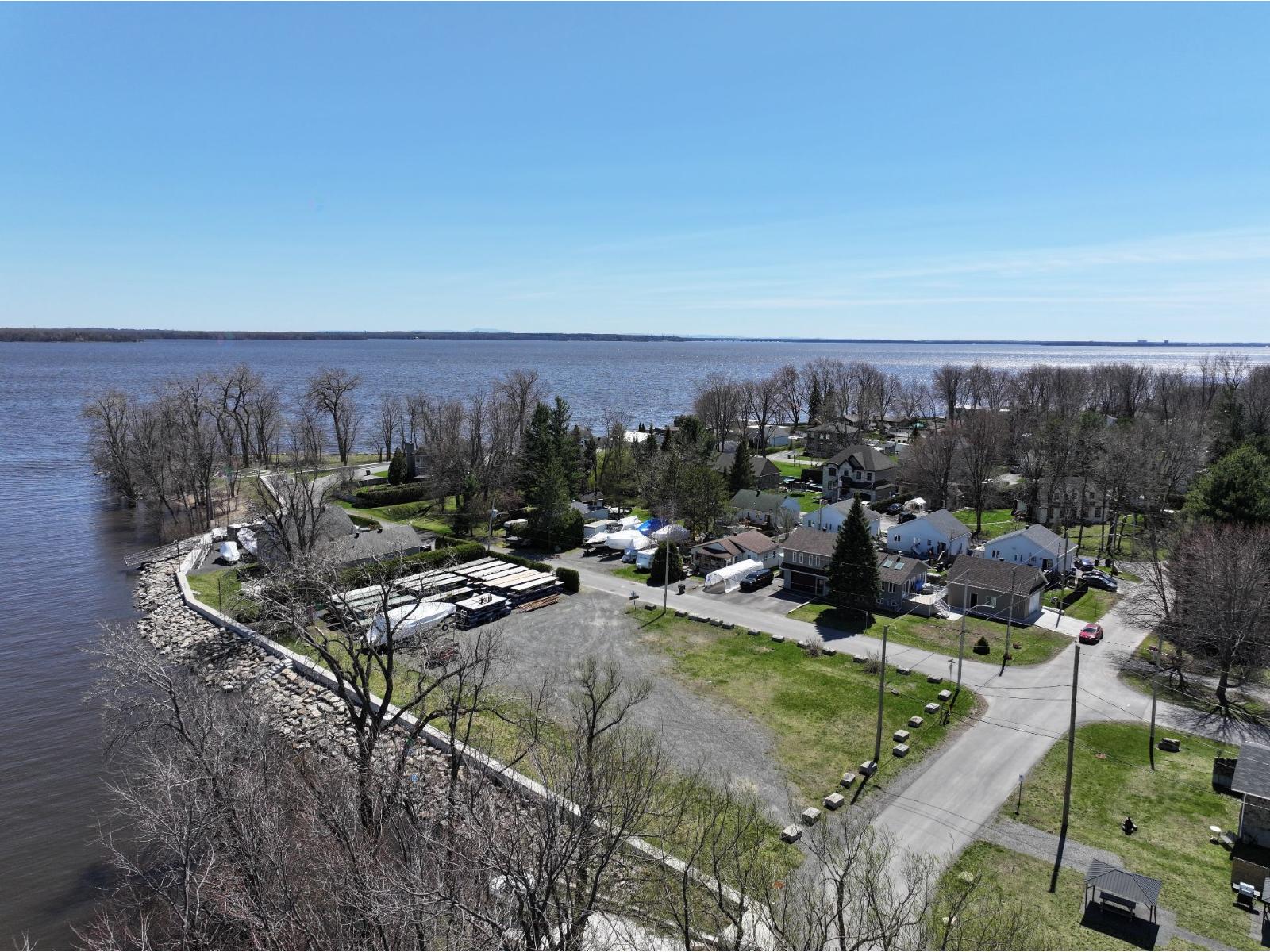 For sale: 29e Avenue, Pointe-Calumet, Quebec J0N1G0 - 13054718 | REALTOR.ca