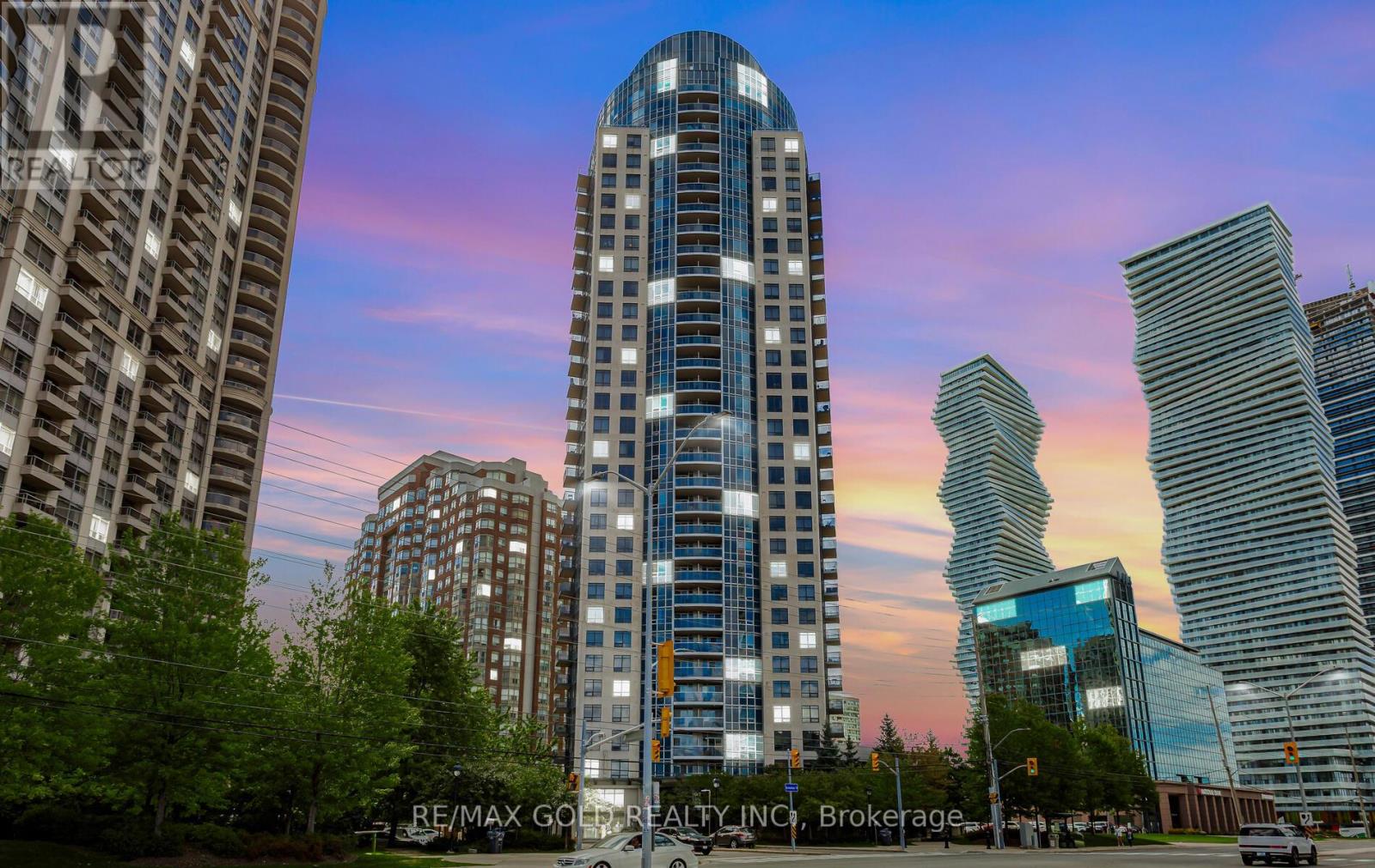 For sale: 804 - 330 BURNHAMTHORPE ROAD, Mississauga (City Centre ...