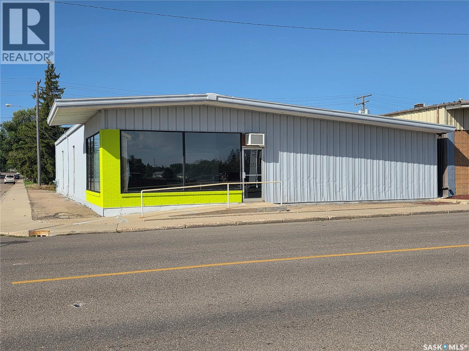For sale: 401 North Railway STREET E, Swift Current, Saskatchewan ...