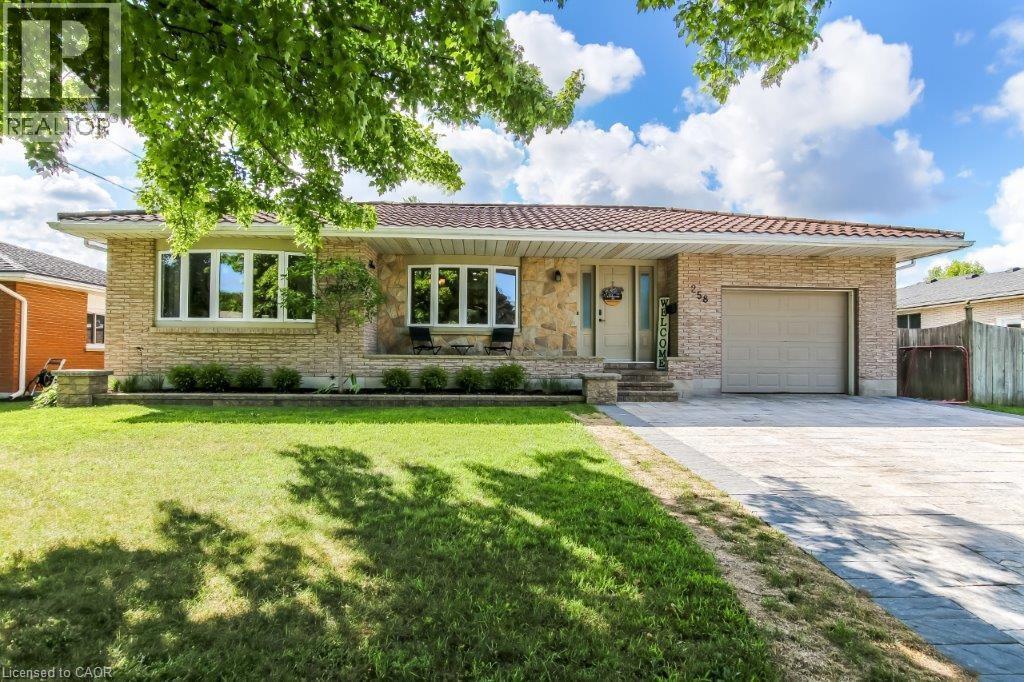 À vendre : 258 ADAMS Avenue, Delhi, Ontario N4B2Y5 - 40763414 | REALTOR.ca