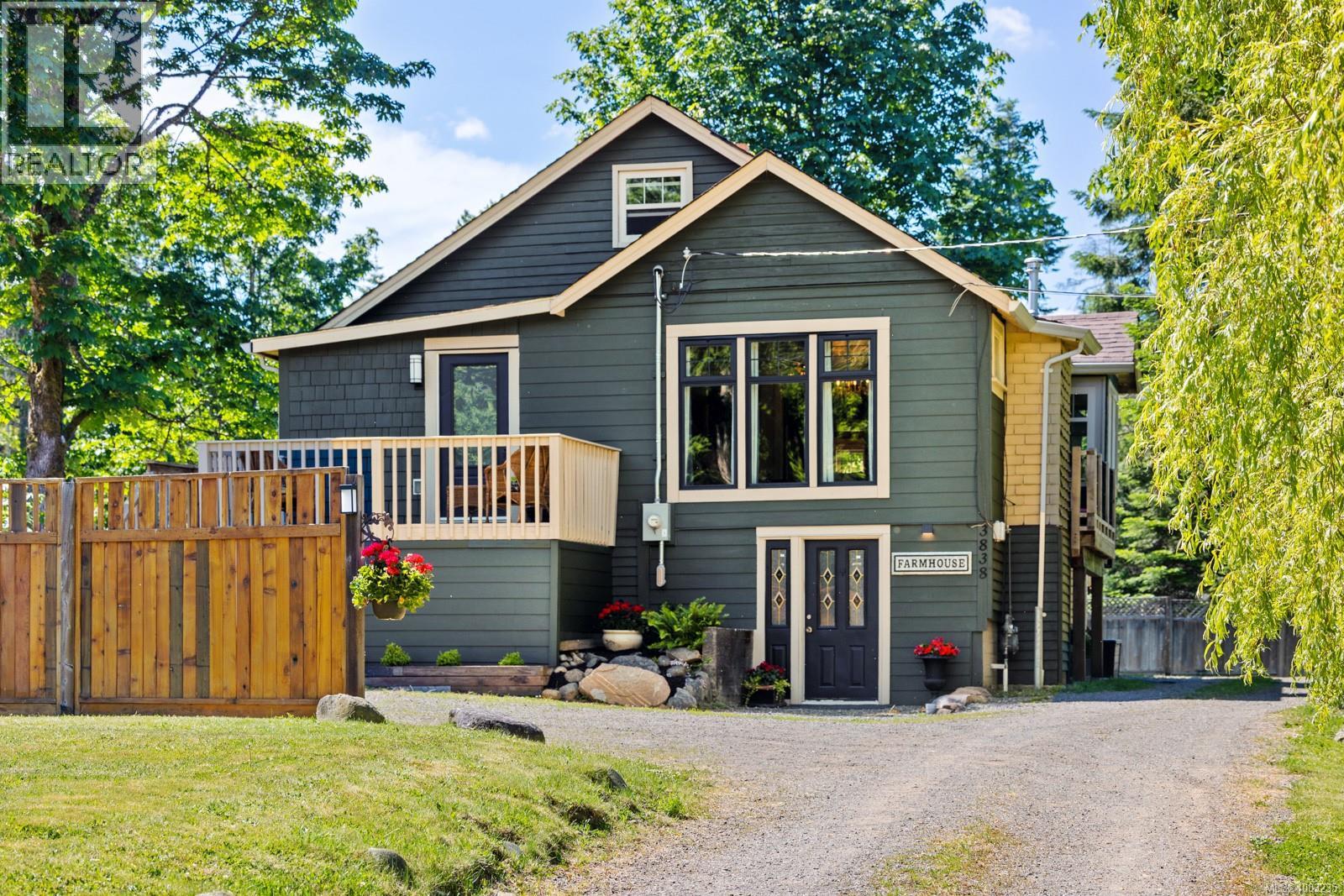 For sale: 3838/3836 Royston Rd, Royston, British Columbia V0R2V0 ...