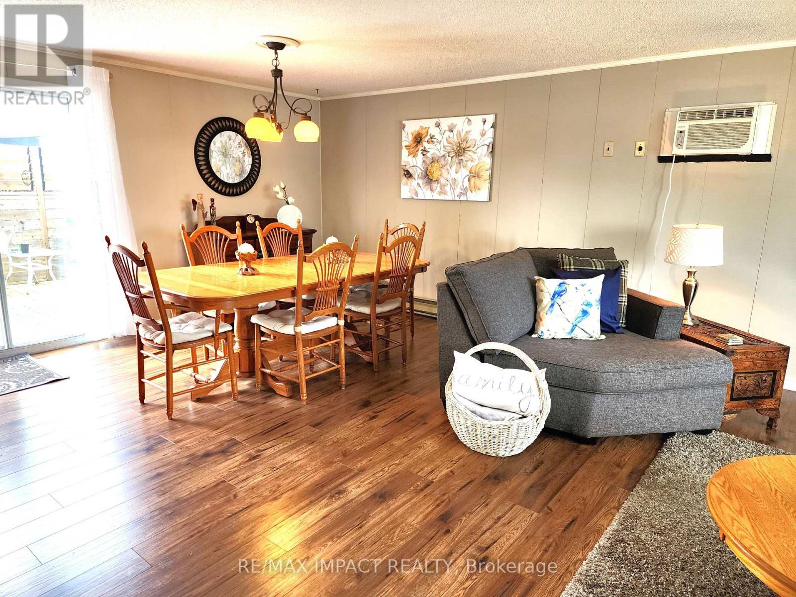 À vendre : 4 CHAMPLAIN COURT, Clarington (Newcastle), Ontario L1B1A5 ...