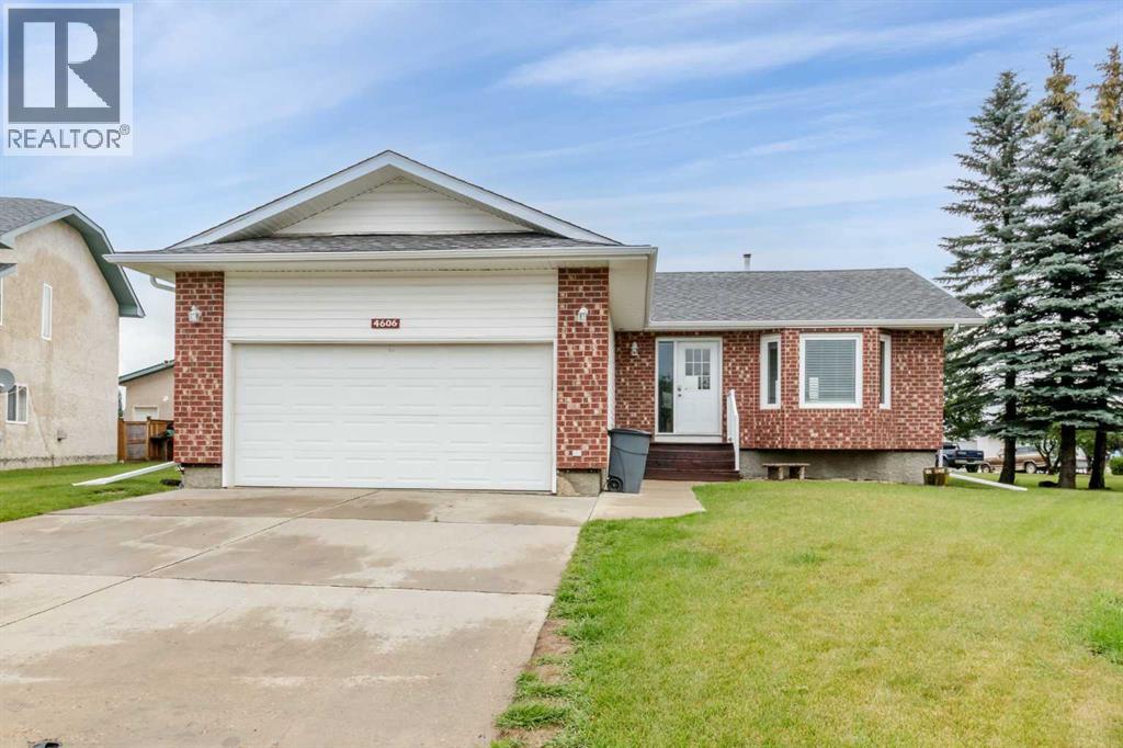 For sale: 4606 57 Avenue, Rimbey, Alberta T0C2J0 - A2238315 | REALTOR.ca