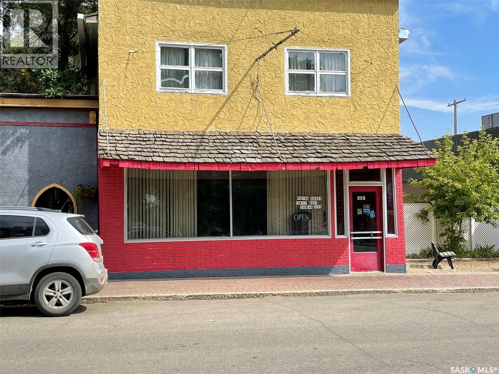 For sale: 407 Main STREET, Gravelbourg, Saskatchewan S0H1X0 - SK017087 ...