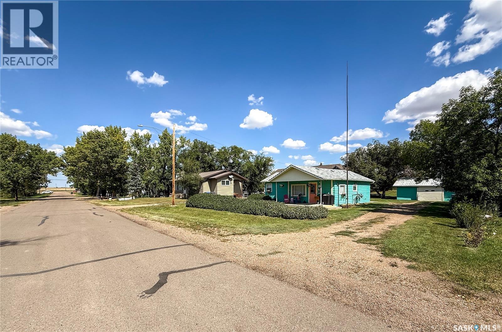 For sale: 114 1st STREET W, Frontier, Saskatchewan S0N0W0 - SK017179 ...