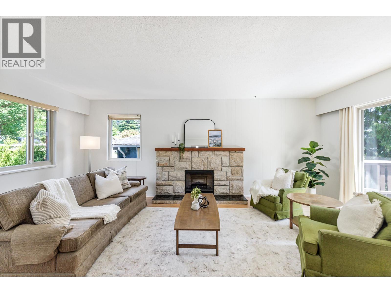 For sale: 230 HARVARD DRIVE, Port Moody, British Columbia V3H1S8 ...