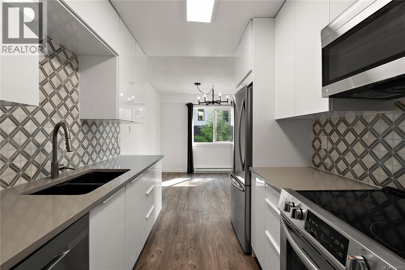 For sale: 307 1124 Esquimalt Rd, Esquimalt, British Columbia V9A3N4 ...