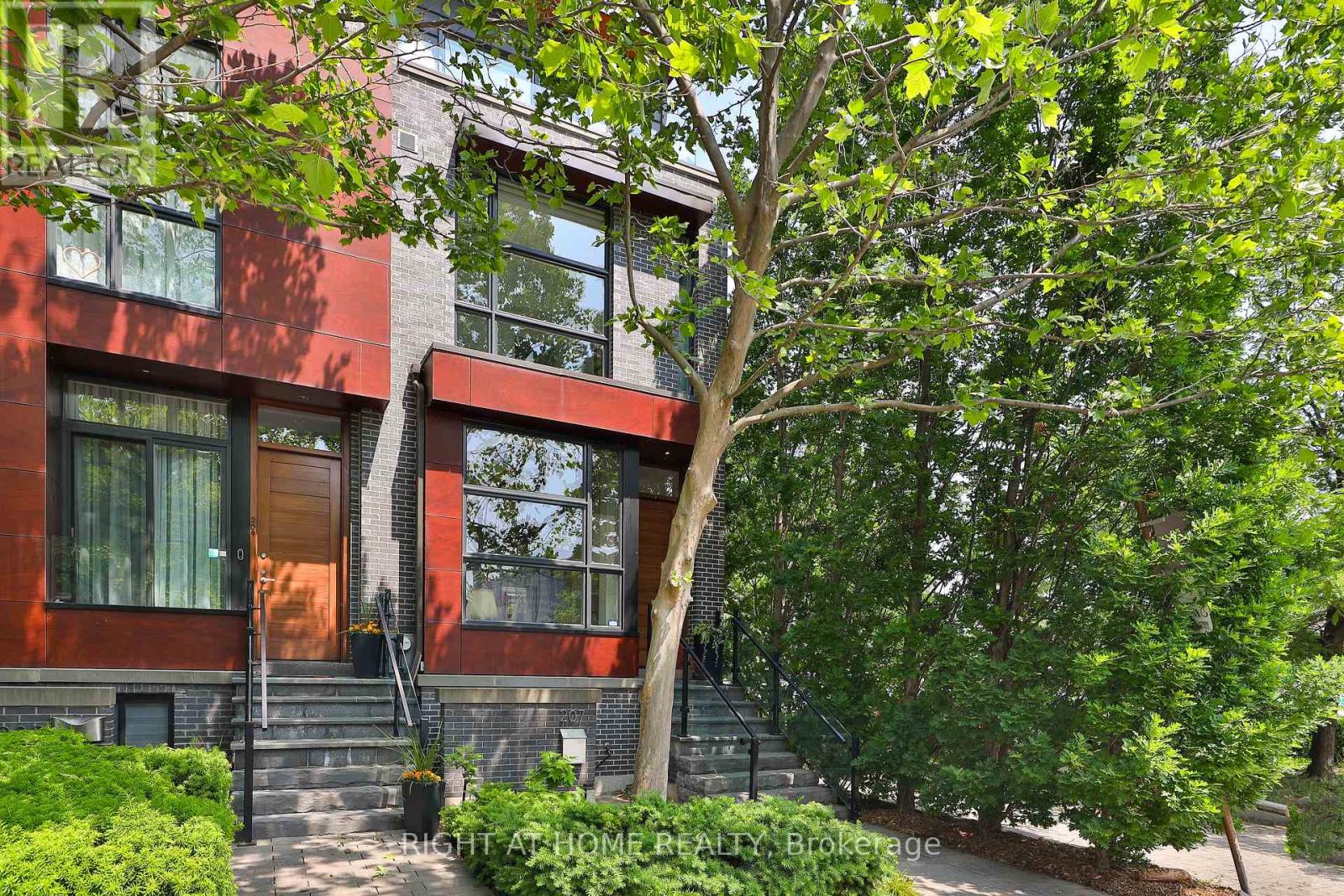 For sale: 207 CLAREMONT STREET, Toronto (Trinity-Bellwoods), Ontario ...