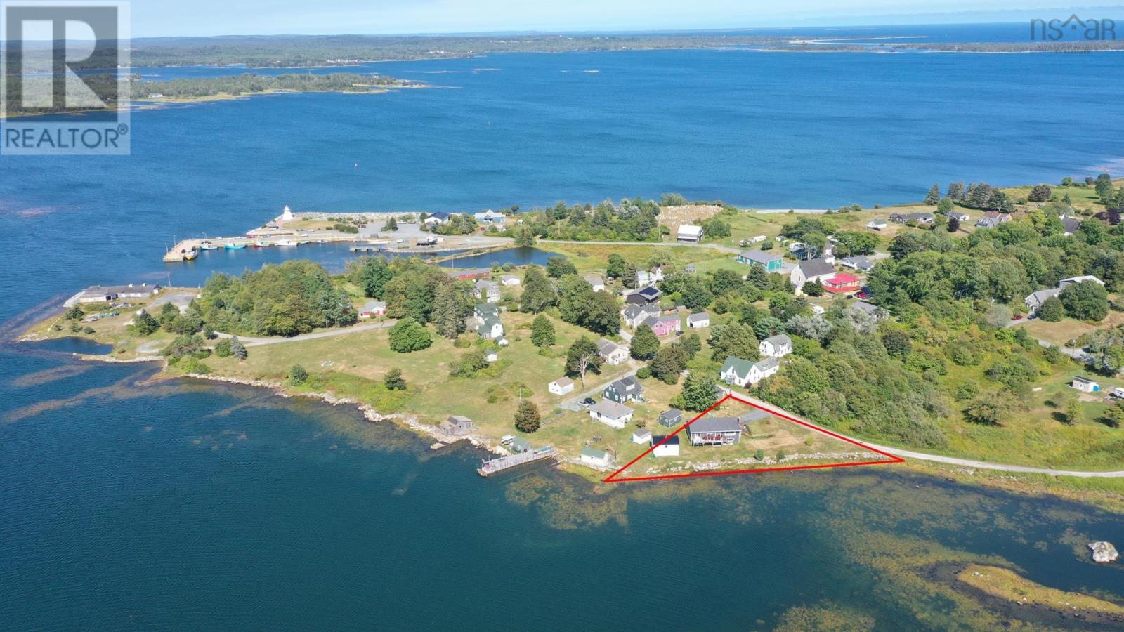 For sale: 31 Medway Street, Port Medway, Nova Scotia B0J2T0 - 202520716 ...