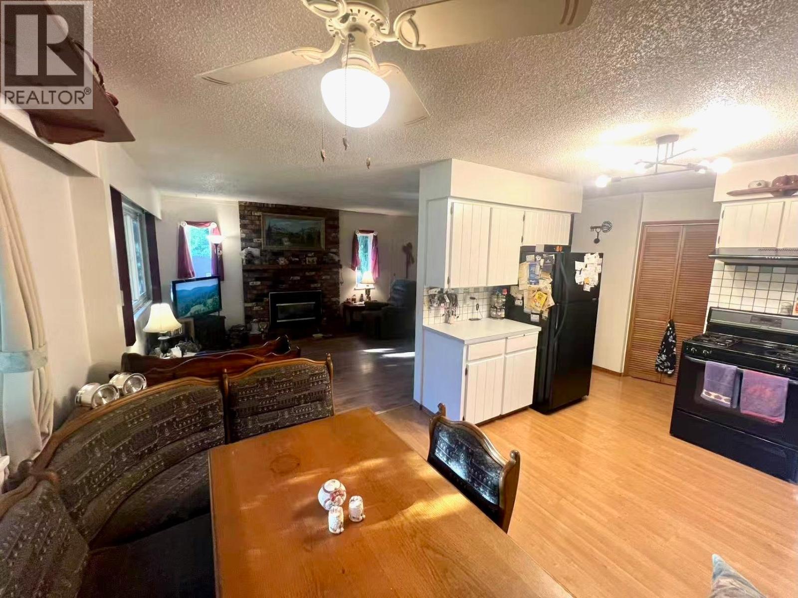 For sale: 11750 FRASERVIEW STREET, Maple Ridge, British Columbia V2X8A8 ...