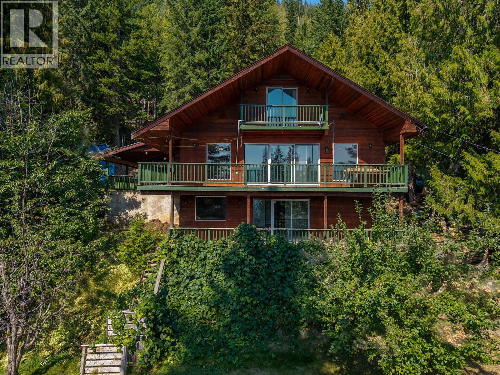 For sale: 2795 Vickers Trail, Anglemont, British Columbia V0E1M8 ...