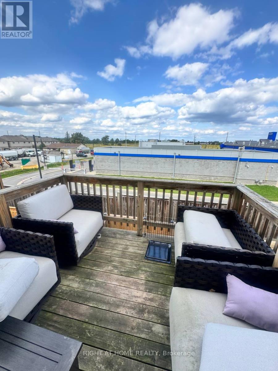 For sale: 38 BLOOM CRESCENT, Hamilton, Ontario L0R1P0 - X12390115 | REALTOR.ca