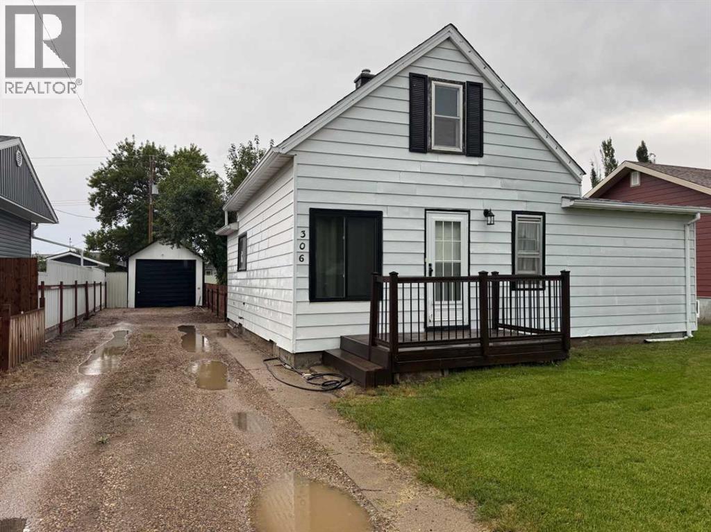 For sale: 306 3 Street W, Foremost, Alberta T0K0X0 - A2245723 | REALTOR.ca