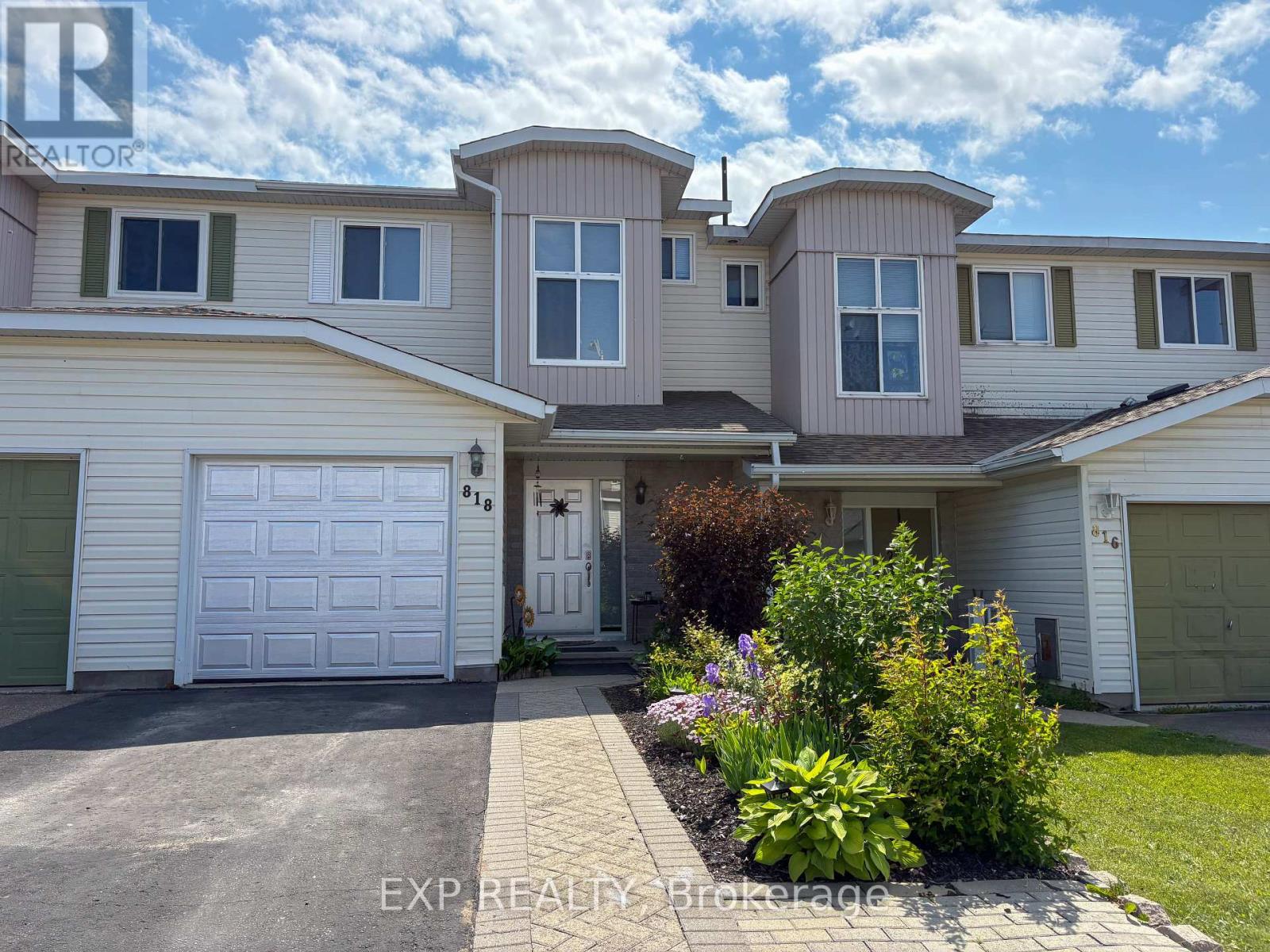 For sale: 818 EIGHTH STREET, Renfrew, Ontario K7V4K9 - X12393975 ...