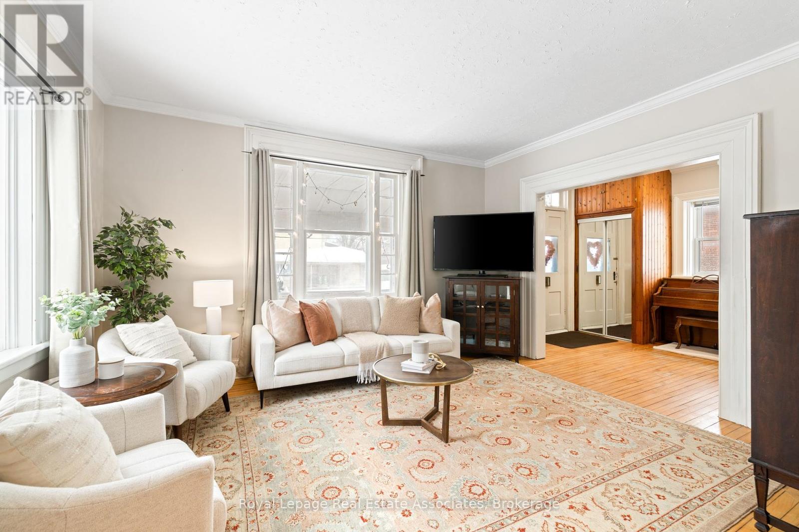 For sale: 1379 KILLARNEY BEACH ROAD, Innisfil (Lefroy), Ontario L0L1W0 ...