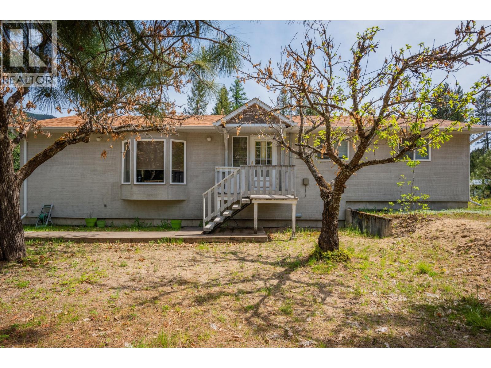 For sale: 60 CHASE Road, Christina Lake, British Columbia V0G1E0 ...