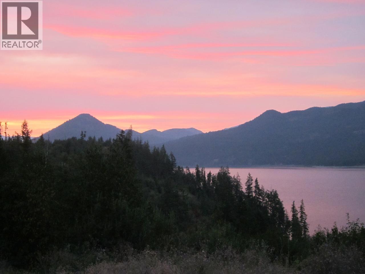 For sale: 200 LOWER ARROW Lake, Castlegar, British Columbia V1N4V8 ...