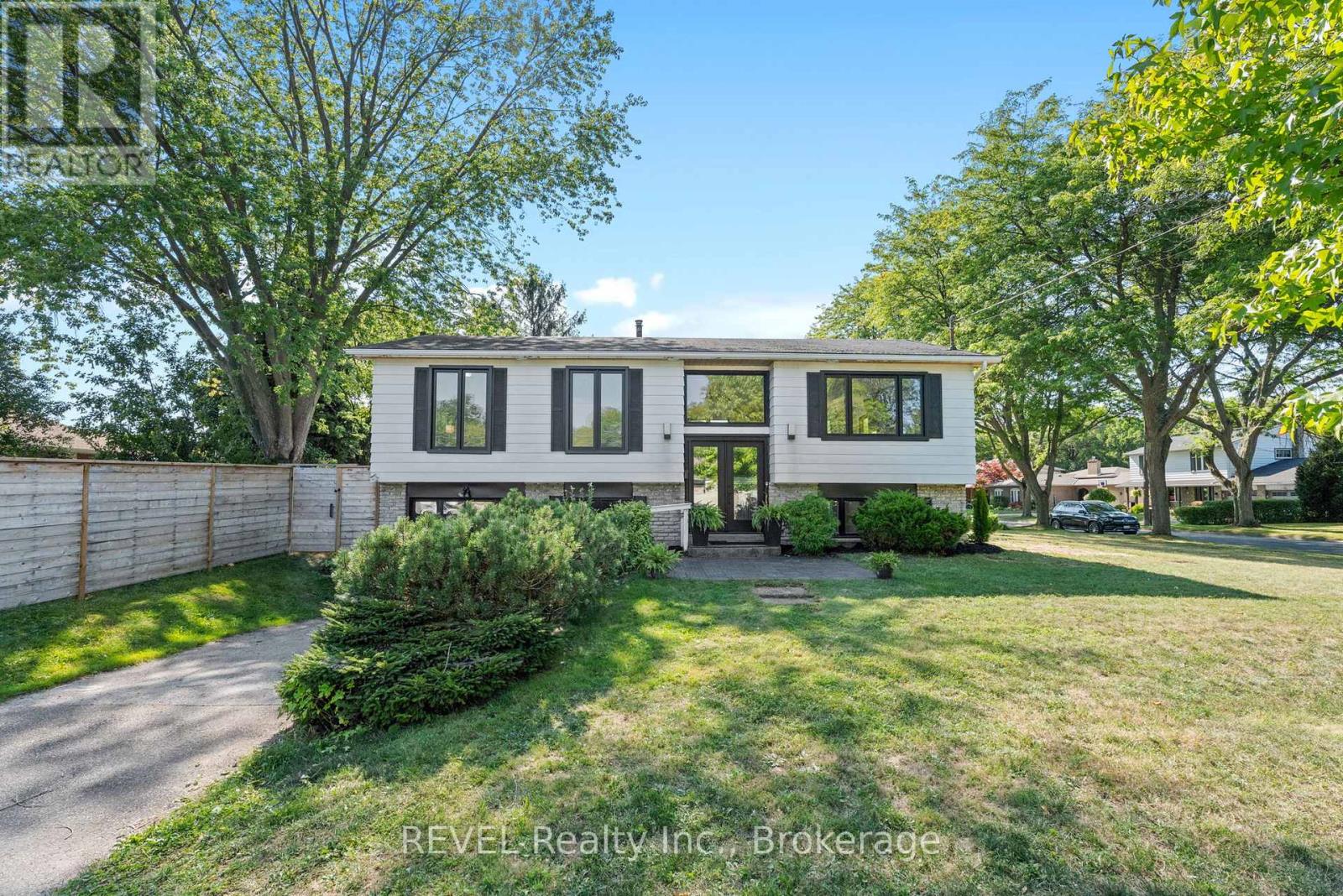 For sale: 1 SAMUEL COURT, St. Catharines (Lakeshore), Ontario L2M6M1 ...