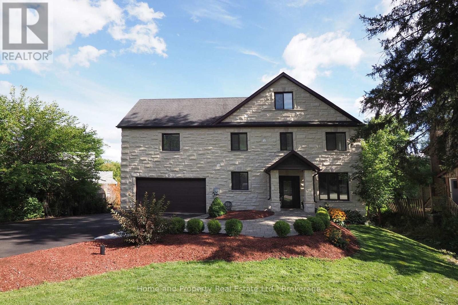 For sale: 530 ST ANDREW STREET E, Centre Wellington (Fergus), Ontario ...