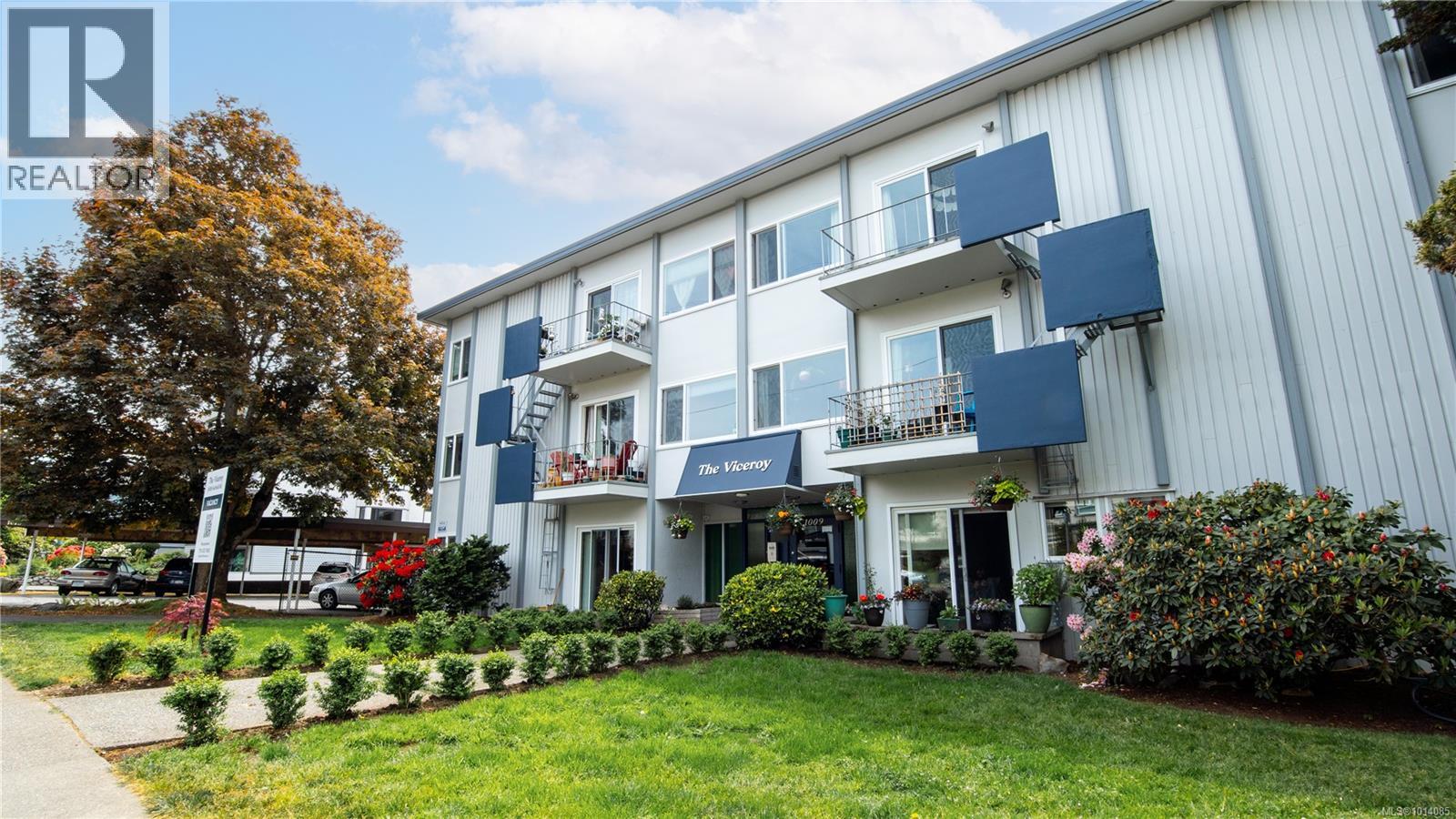 For sale: 1009 Fairfield Rd, Victoria, British Columbia V8V3A6 ...