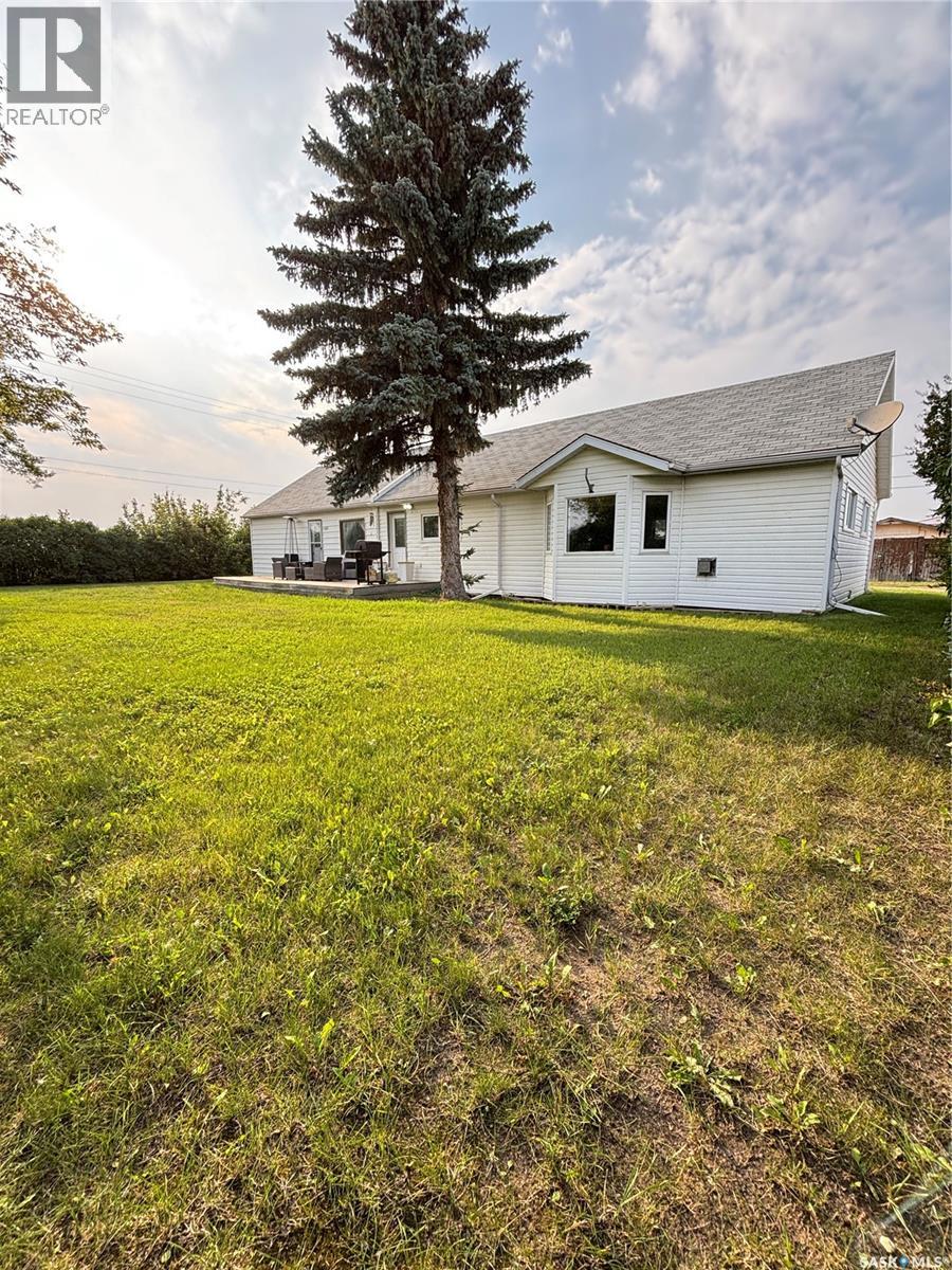 For sale: 105 Main STREET, Meota, Saskatchewan S0M1X0 - SK019088 ...