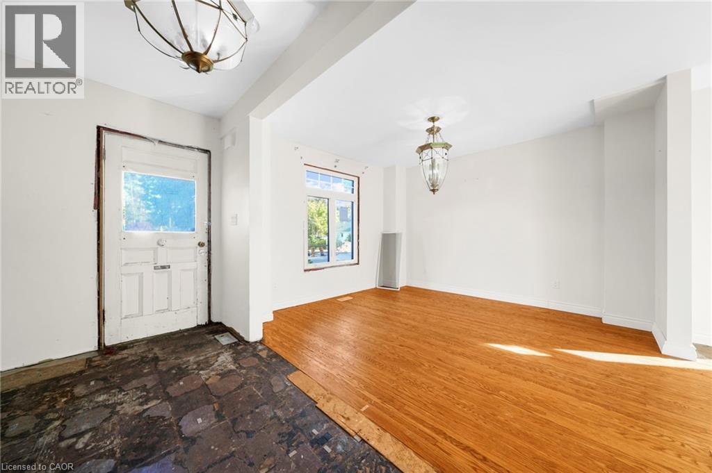 For sale: 43 PERRY Street, Barrie, Ontario L4N2G2 - 40771735 | REALTOR.ca