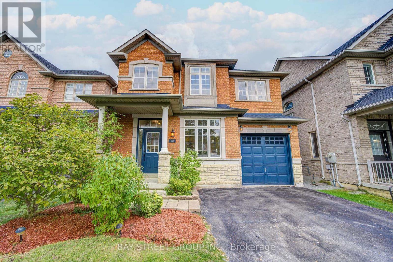 For sale: 15 SISLEY CRESCENT, Vaughan (Patterson), Ontario L4J9J1 - N12425362 | REALTOR.ca