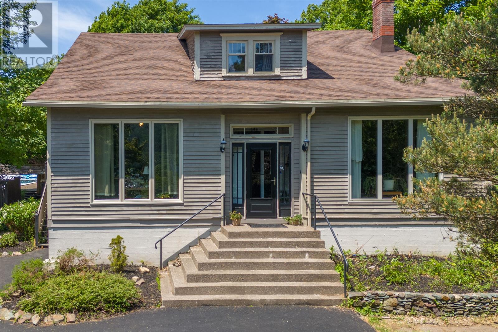 For sale: 300 Topsail Road, St. John's, Newfoundland & Labrador A1E2B5 ...