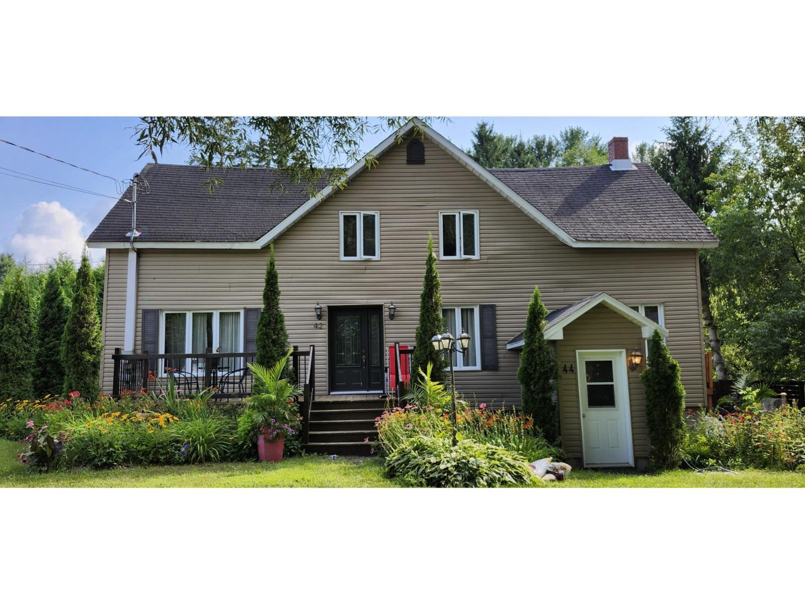 For sale: 42-44 Rue Hébert, Danville, Quebec J0A1A0 - 20579510 | REALTOR.ca