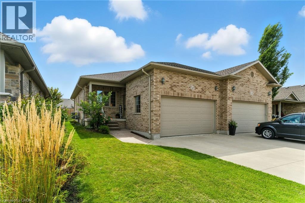 À vendre : 242 HUTTON Street E, Listowel, Ontario N4W0C1 - 40766018 ...