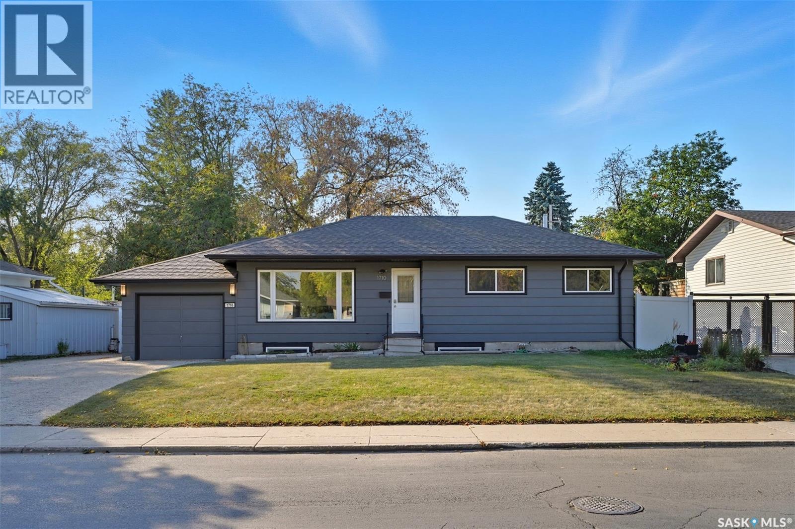 For sale: 1710 Preston AVENUE S, Saskatoon, Saskatchewan S7H2V8 ...