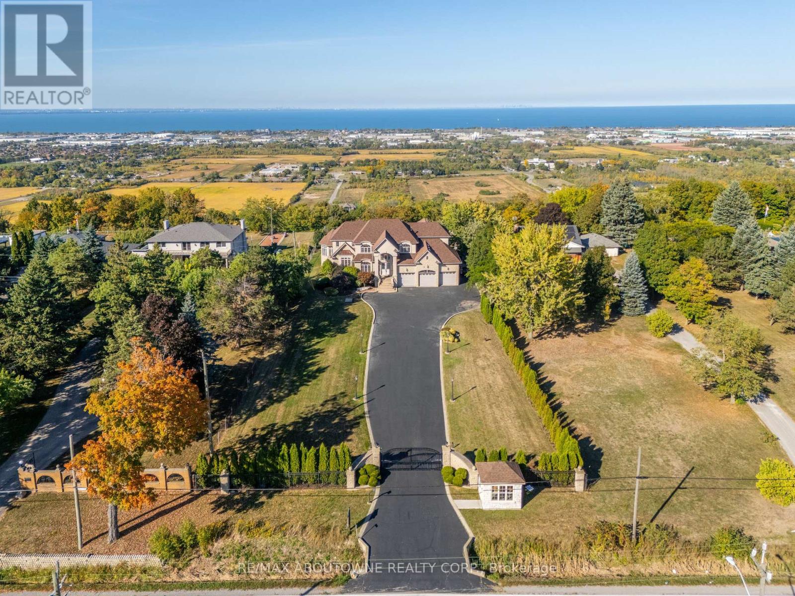 For sale: 803 RIDGE ROAD, Hamilton, Ontario L8J2Y3 - X12430872 | REALTOR.ca