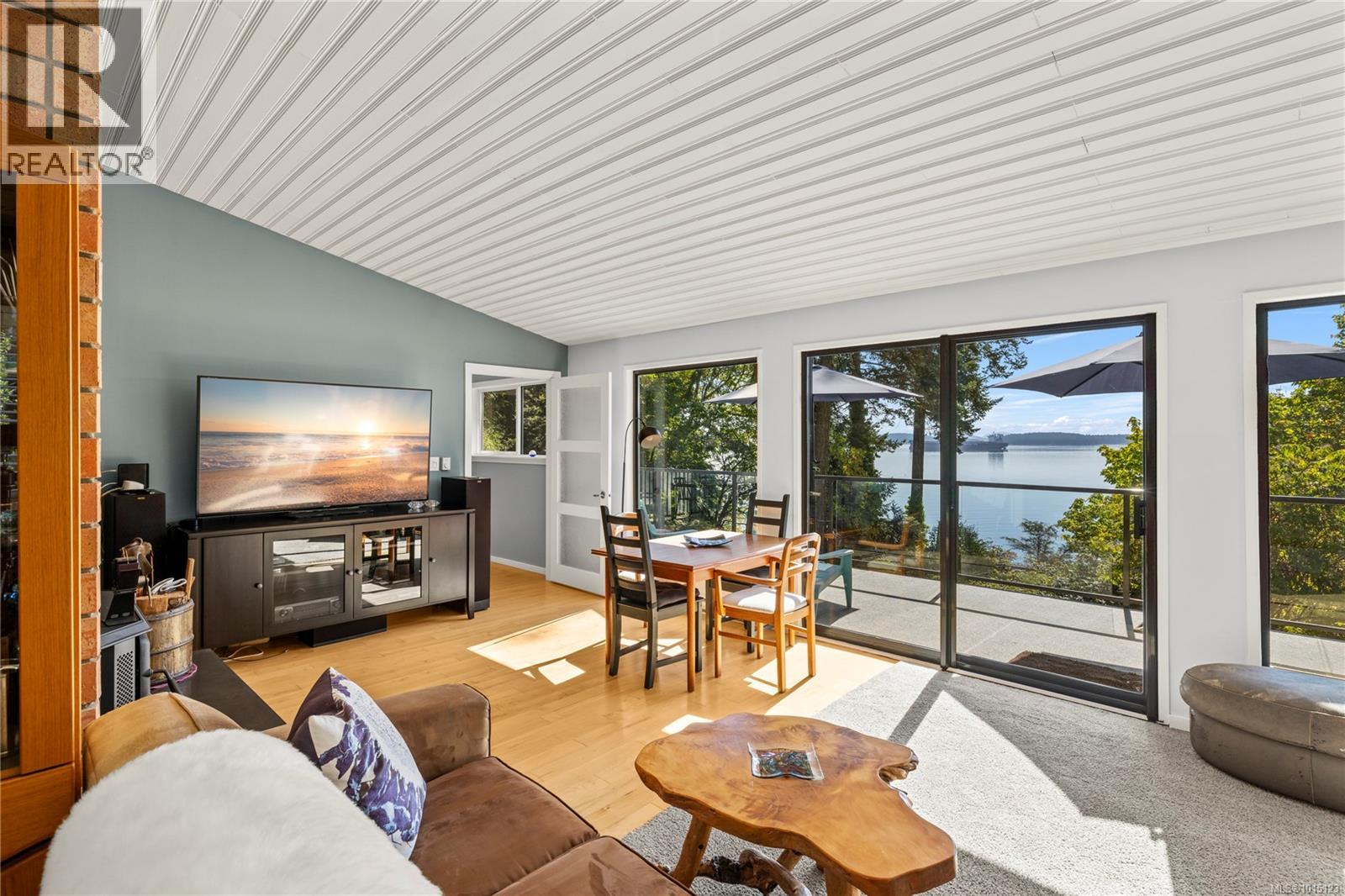 For sale: 2530 Spring Beach Dr, Gabriola Island, British Columbia ...