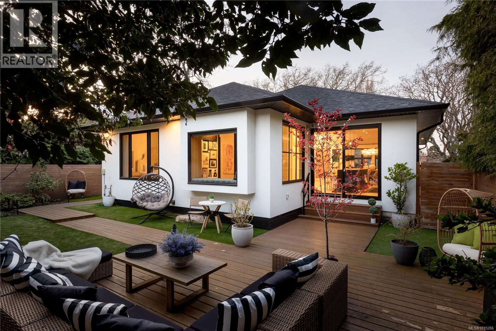 For sale: 2473 Plumer St, Oak Bay, British Columbia V8S5G9 - 1015286 ...