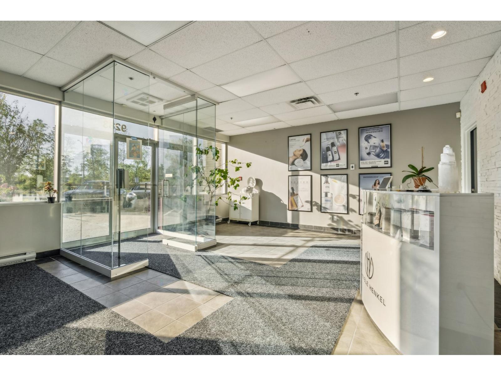 For rent: 9283 Rue Thimens, #1, Montréal (Pierrefonds-Roxboro), Quebec ...