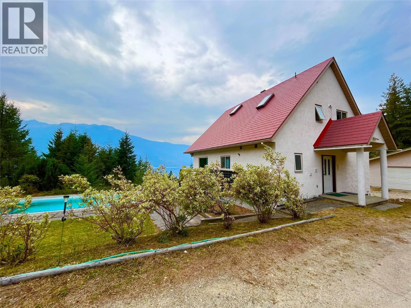 For sale: 455 Crescent Bay Road, Nakusp, British Columbia V0G1R1 ...