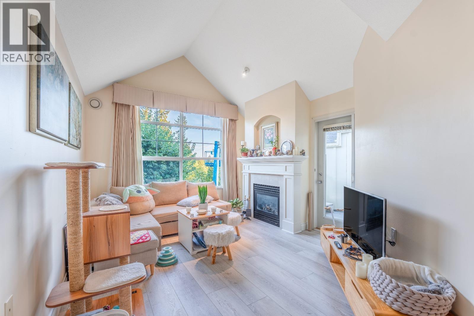 For sale: 416 960 LYNN VALLEY ROAD, North Vancouver, British Columbia ...
