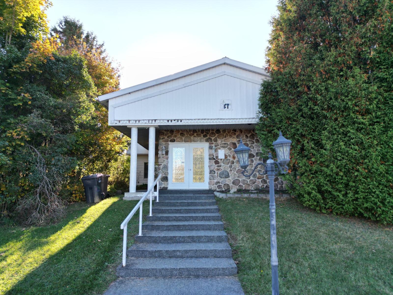 For sale: 987 Rue Claude, Sainte-Béatrix, Quebec J0K1Y0 - 19049047 ...