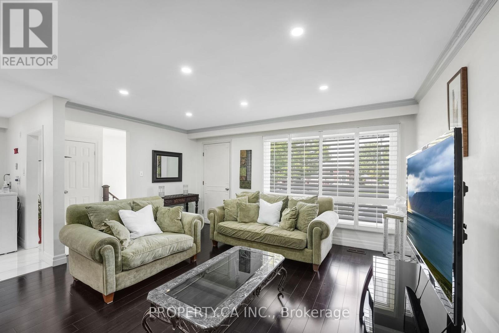 For sale: 94 BAMFORD CRESCENT, Toronto (Black Creek), Ontario M3N1T8 ...