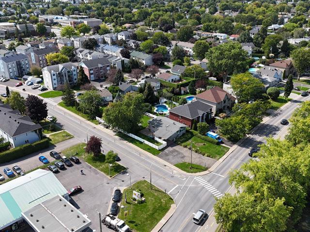 À vendre : 3705 Boul. Marie-Victorin, Sainte-Catherine, Québec J5C1Z5 ...