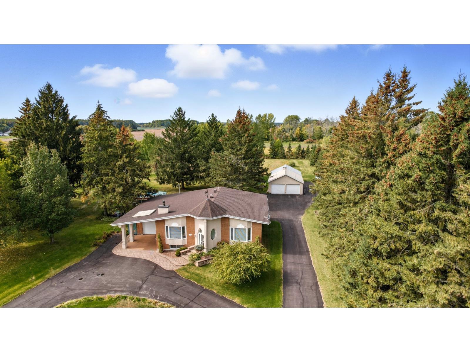 For sale: 601 Grande Côte E., Lanoraie, Quebec J0K1E0 - 12740003 ...