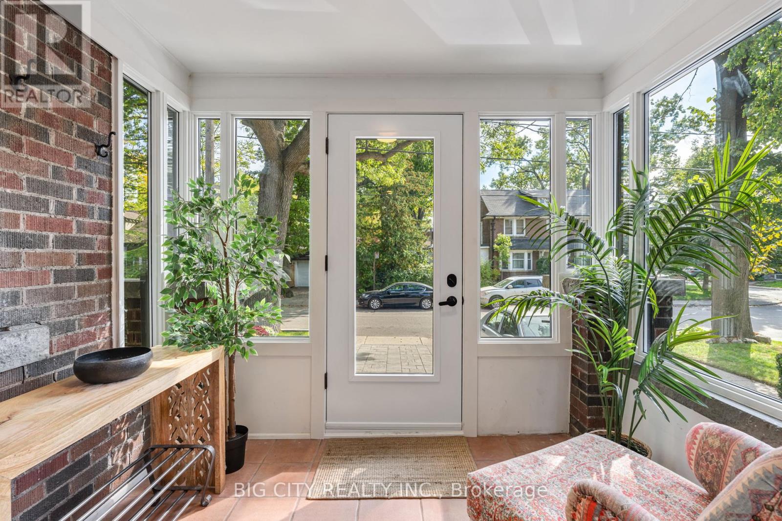 For sale: 28 HUMBERVIEW ROAD, Toronto (Lambton Baby Point), Ontario ...