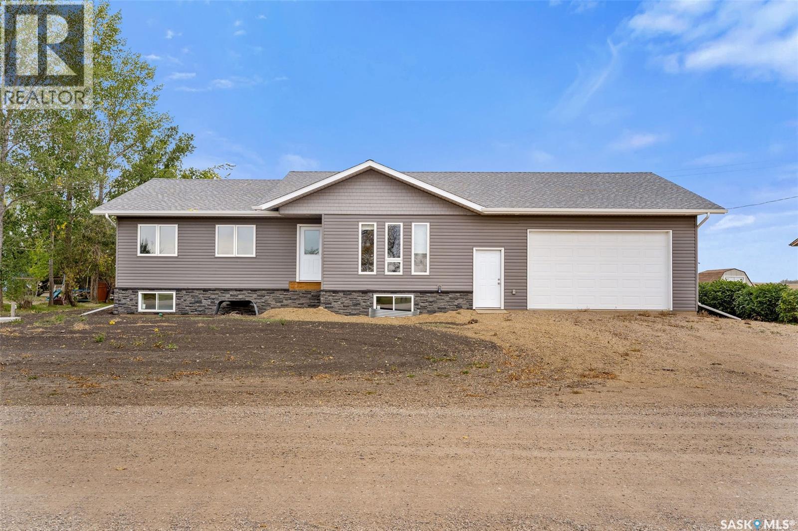 For sale: 113 1st STREET, Beatty, Saskatchewan S0J0C0 - SK020863 ...