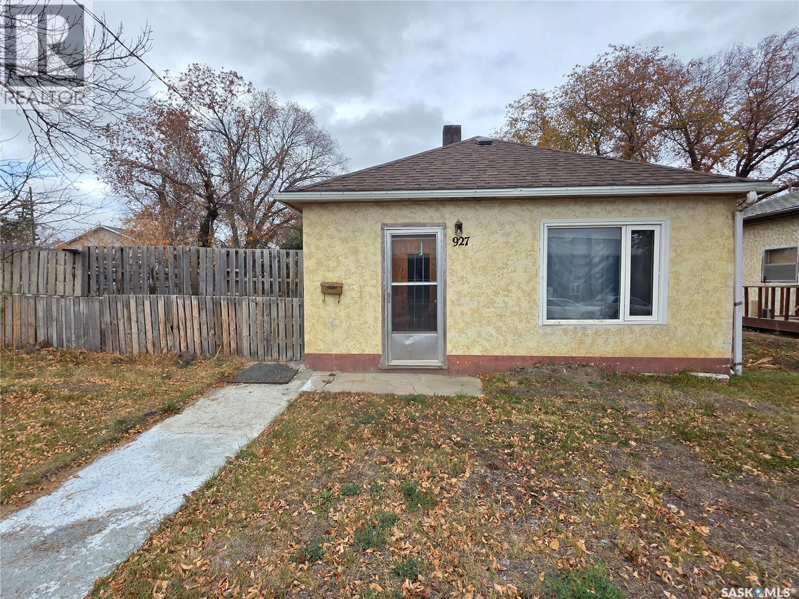 For sale: 927 North Railway STREET E, Swift Current, Saskatchewan ...