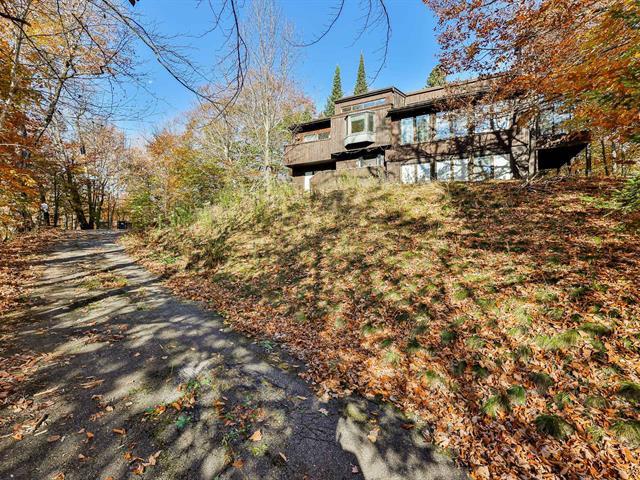 For rent: 14 Chemin de la Calaca, Saint-Sauveur, Quebec J0R1R1 ...