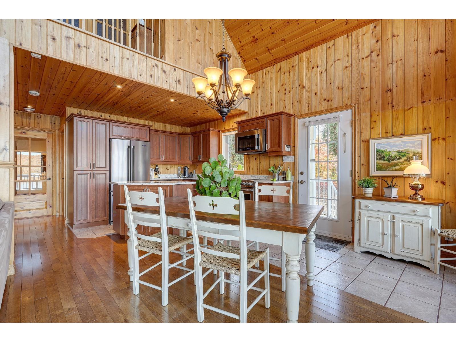 À vendre : 381 Ch. du Lac-Deligny E., Mandeville, Québec J0K1L0 ...
