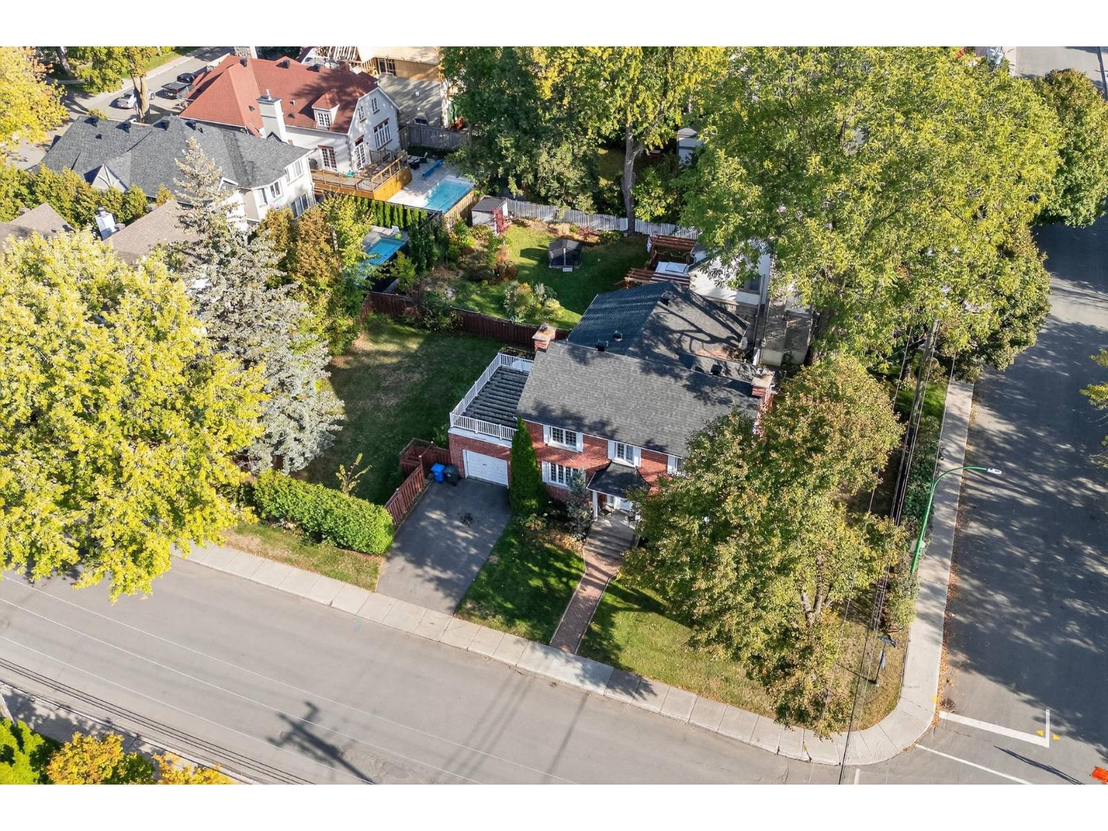For sale: 55 Rue Merton, Hampstead, Quebec H3X1M1 - 11711081 | REALTOR.ca
